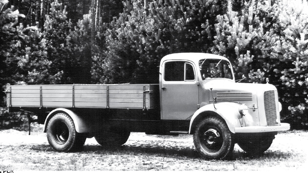 Fotografiando vehículos en la noche - El camión de "Cuéntame"